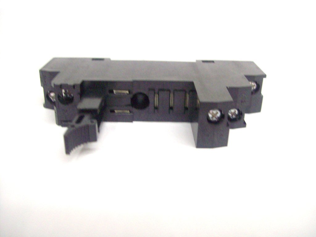 RELAY SOCKET 24VDC 10A 5P DIN - Incubation Systems Inc